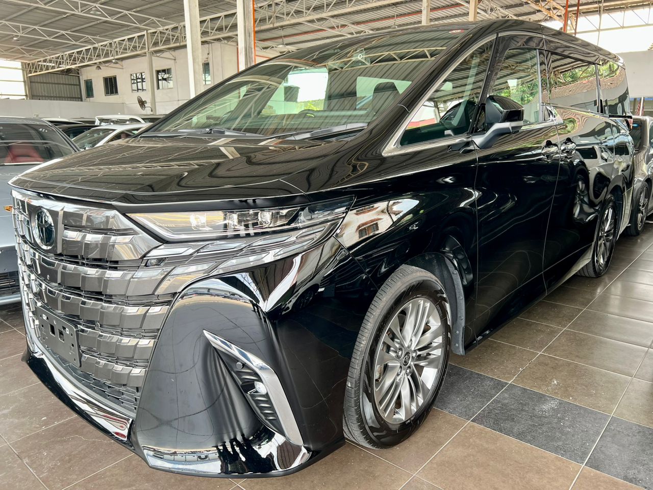 Toyota Alphard User Reviews - A solid and performance-oriented minivan