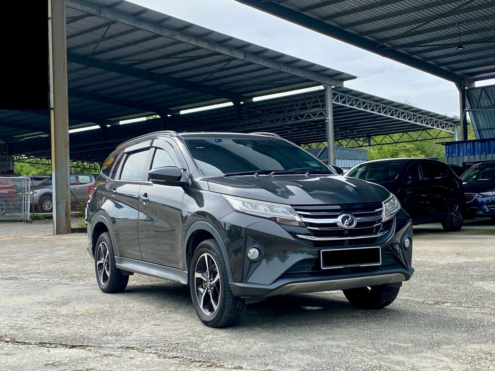 Perodua Axia vs Perodua Bezza Perbandingan | Zigwheels