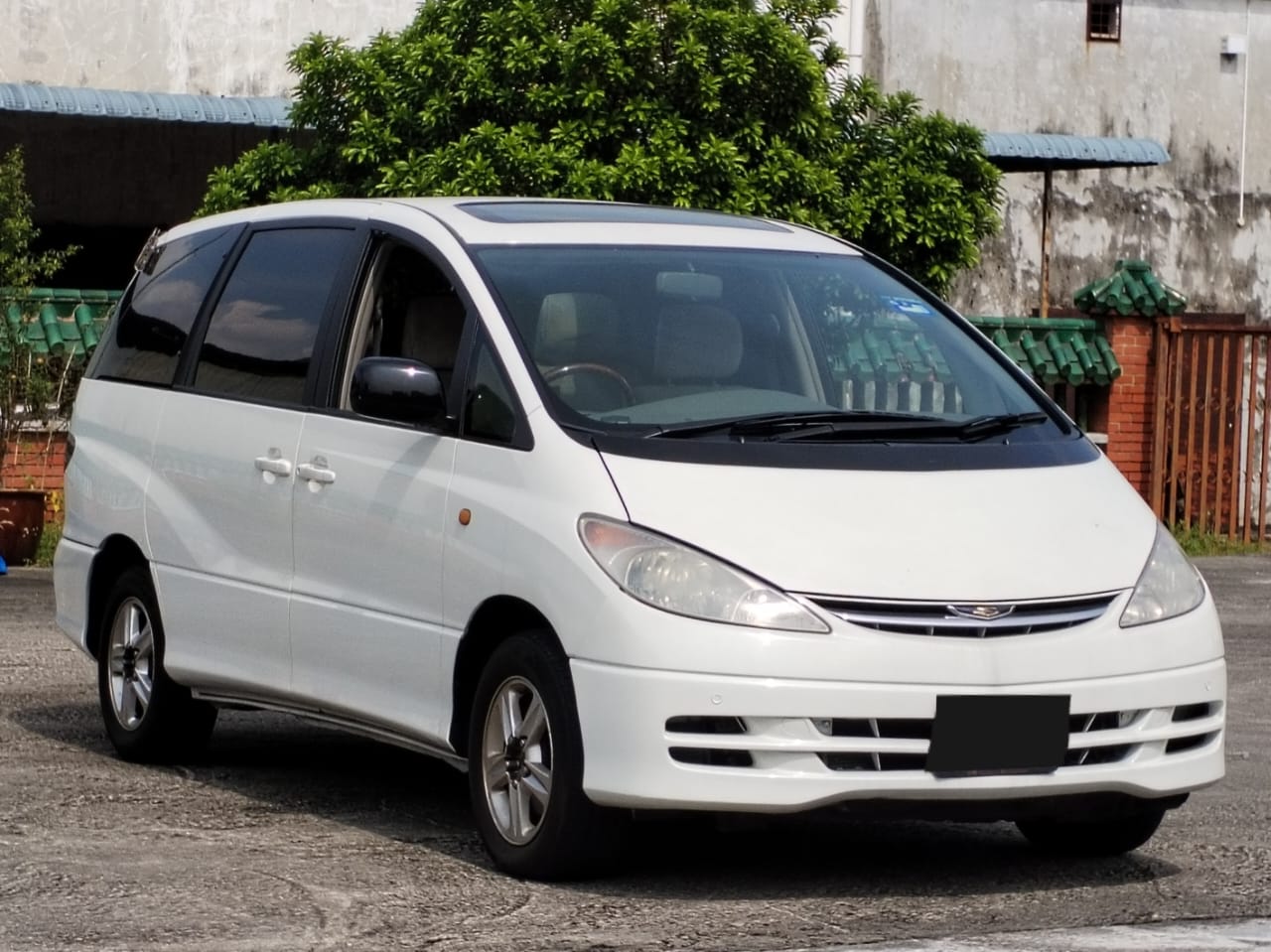 Discontinued Toyota Estima Features & Specs | Zigwheels