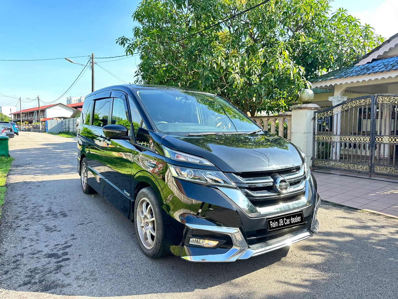 Nissan Serena 2.0L Premium Highway Star 2024 Specs, Price & Reviews in ...