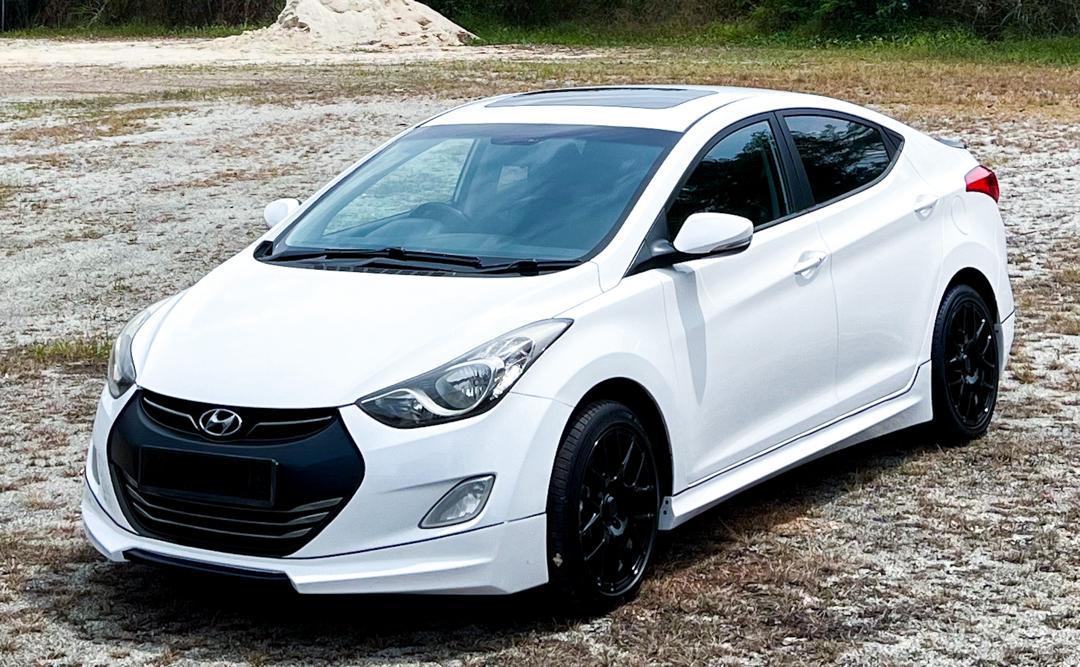 Hyundai Grand Starex vs Hyundai Staria Comparison | Zigwheels