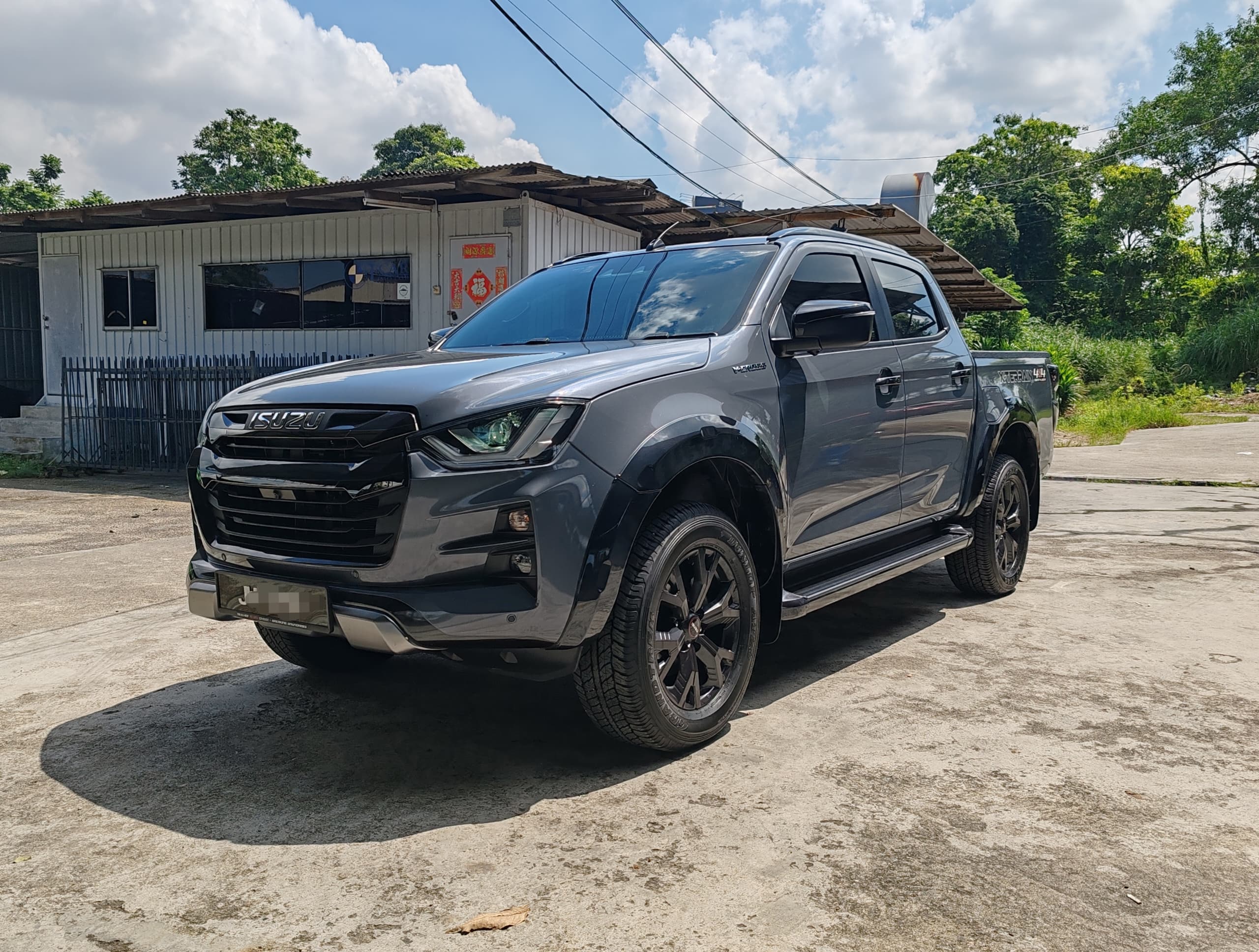 Isuzu D-Max Premium 1.9L 4X4 AT 2025 Specs, Price & Reviews in Malaysia