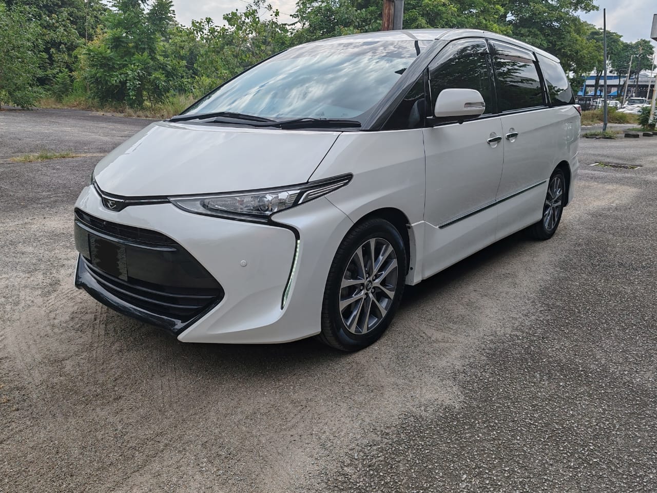 Discontinued Toyota Estima Features & Specs | Zigwheels